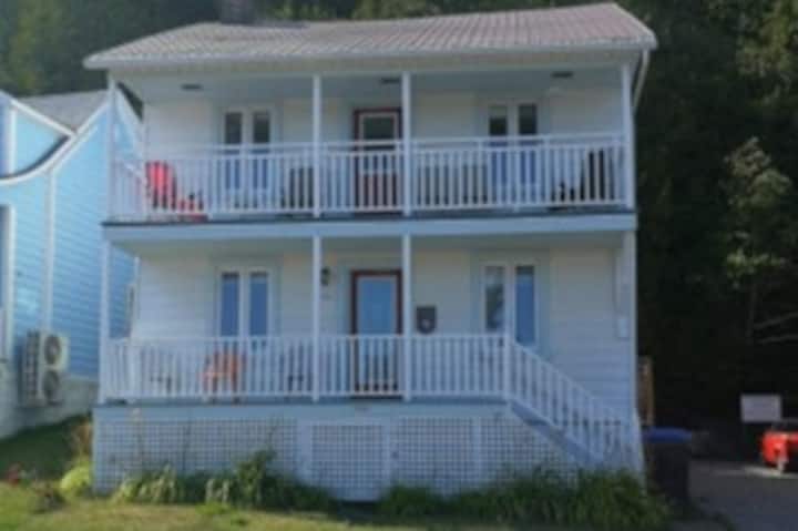 À La Bonne Brise, En Bordure Du Fleuve - La Malbaie