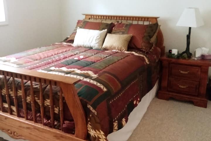 Southside Manor, Private Entry. Alaska Theme - Anchorage, AK