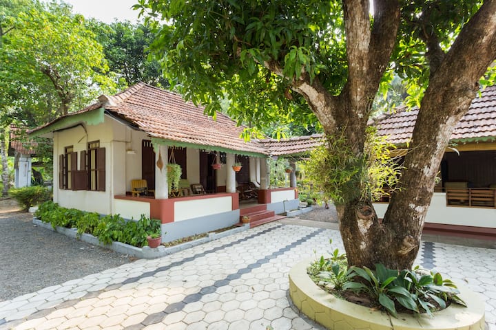 Kodianthara Heritage Family Cottage - Kumarakom