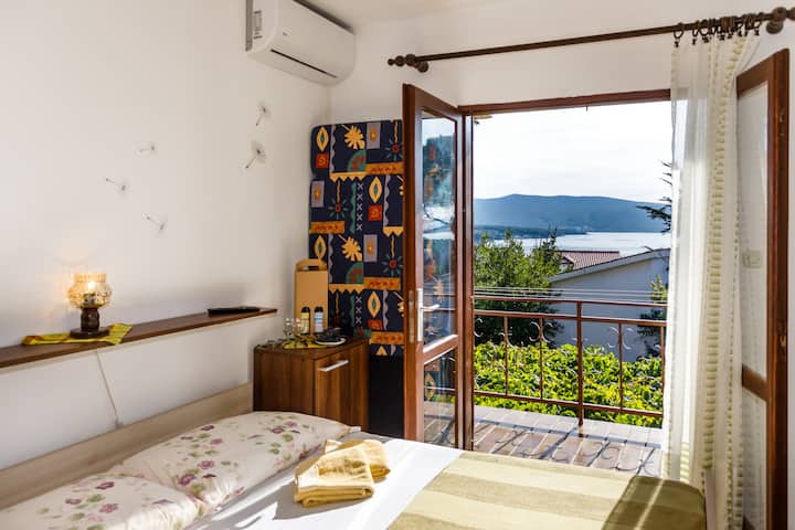 Apartment Toni 1st Floor & Seawiev - Punat