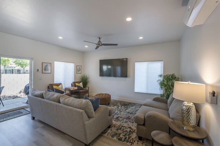 New Luxury 5bd/4.5ba Zion/pool & Jacuzzi/wifi - St. George, USA