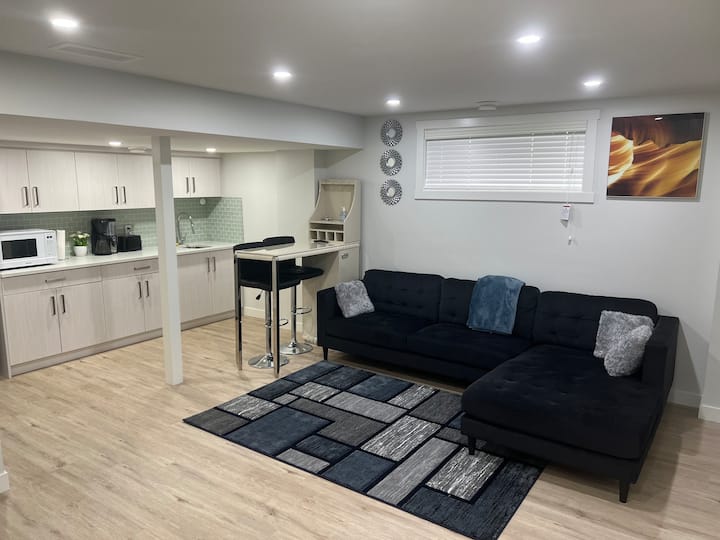Lovely Spacious 1-bedroom Suite - Calgary