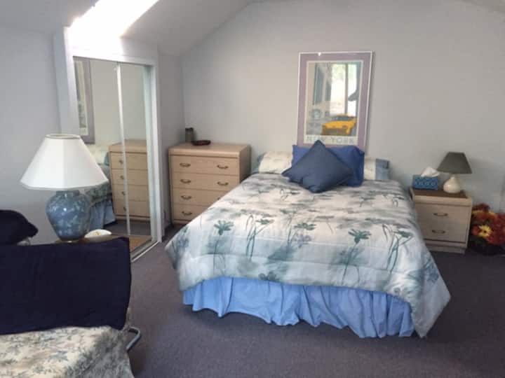 Cozy And Cute As A Bug's Ear! Kelowna-mission - Kelowna