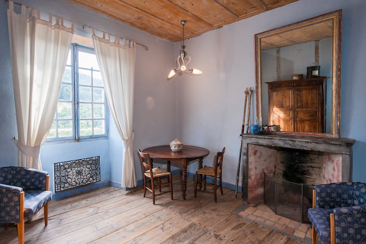 La Grande Maison Aux Pied D'une Abbaye Romane - Langeac