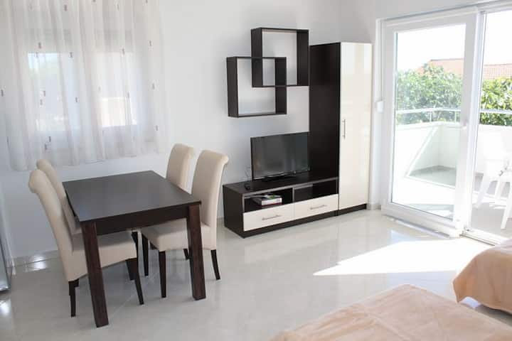 Ivan Nice Apartment 2+2 (No.1) - Novalja