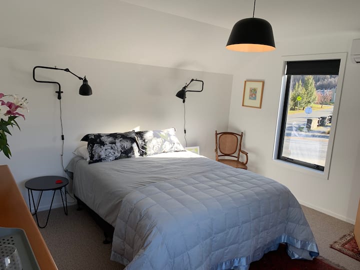 Stand Alone Bedroom /Bathroom Recently Built - Queenstown
