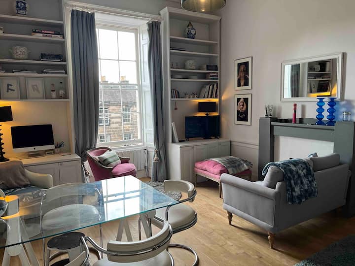 Stylish, Central 2 Bedroom Top Floor New Town Flat - Edinburgh, UK