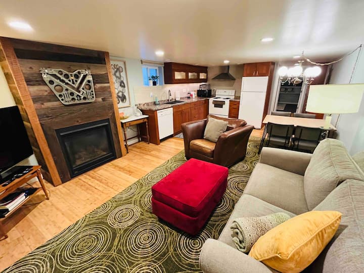 Victoria Ave - 1 Br Apartment W Fireplace - Windsor, ON, Canada