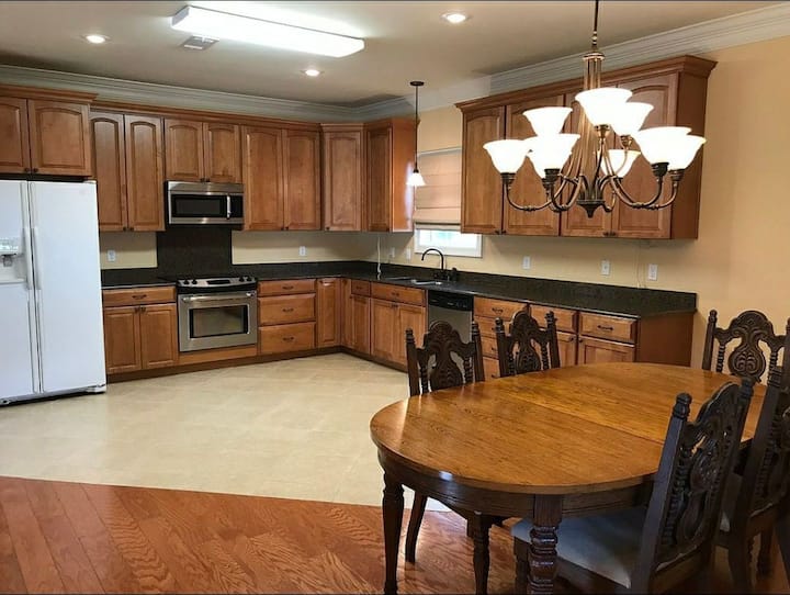 Beautiful 2 Bedroom Home With Free Parking & Wifi - Lake Verret, LA