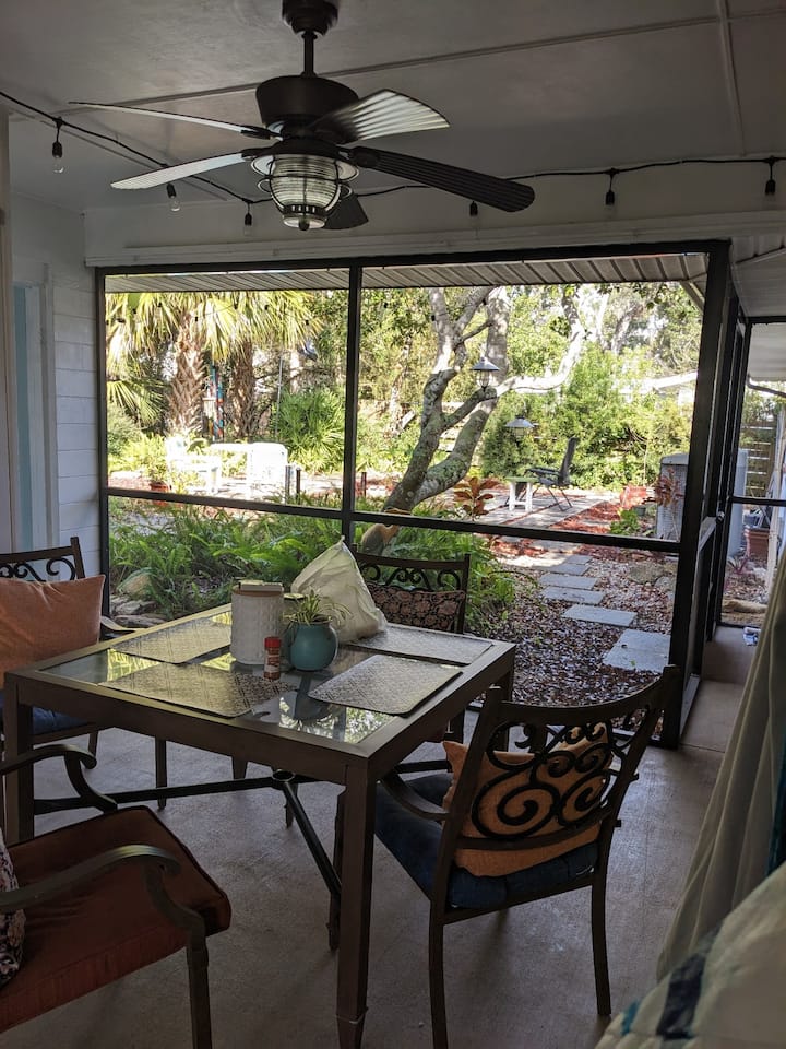 Jungle Oasis With Aloha Spirit - Ormond Beach, FL
