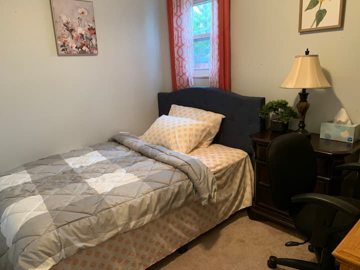 Cute Room With A Full Bed ,2 Minutes From I-75 . - 梅森