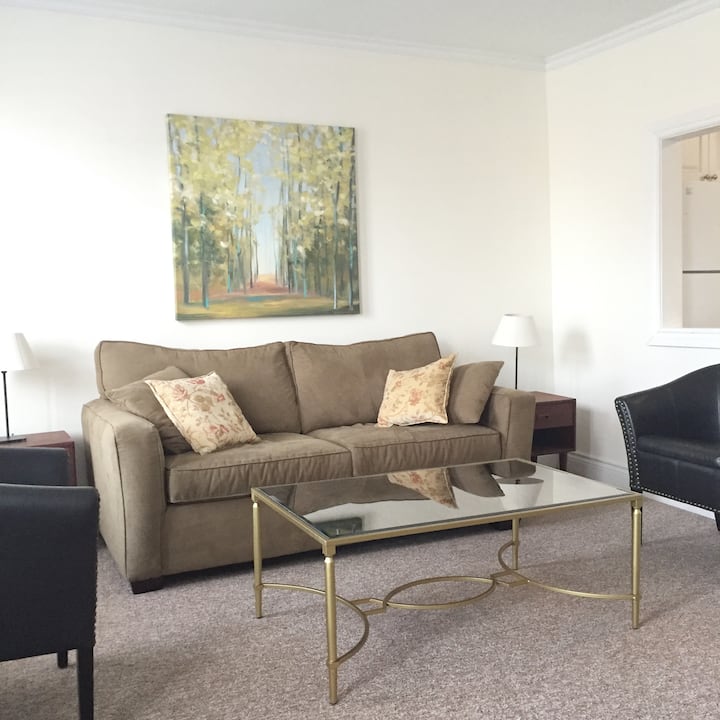 The Zest Suite - Picton, Canadá