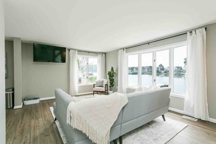 Stay On The Bay *Waterfront*hot Tub* - Rochester, NY