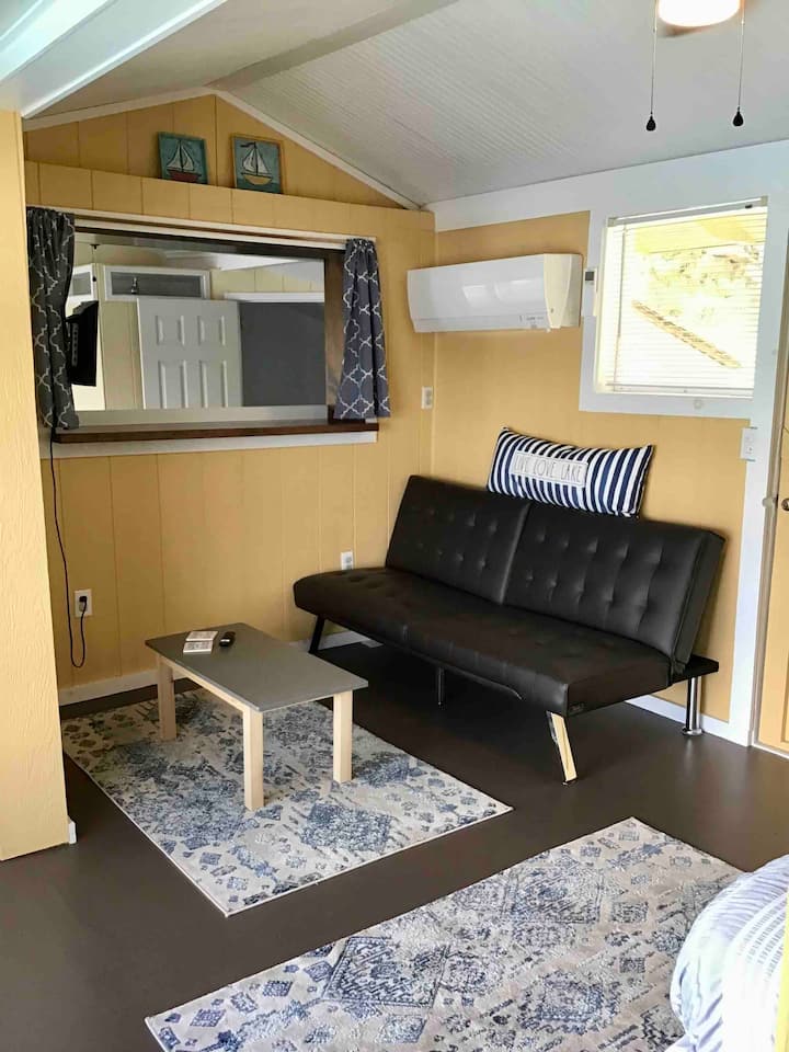 Lake Front Cottage Located On Alexander’s Lake - Taylor Brooke Winery, Woodstock