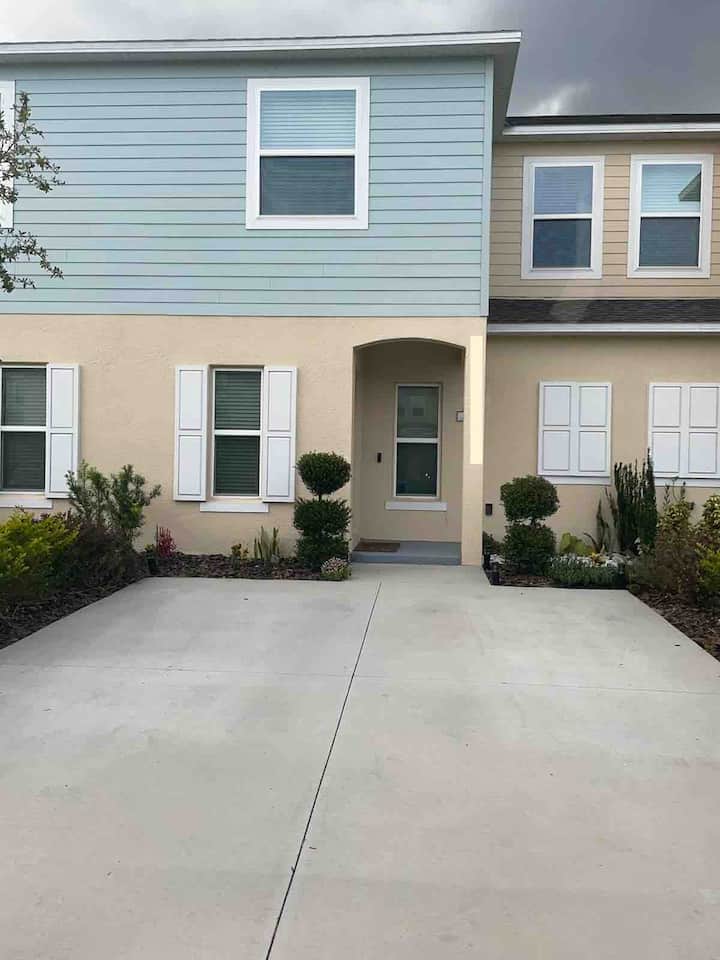 Townhome In Kissimmee Near Parks - Kissimmee, FL