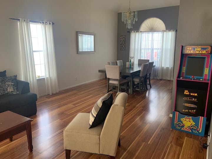 3 Bed Desert Beach House With View Pool & Hot Tub! - Rio Rancho, NM