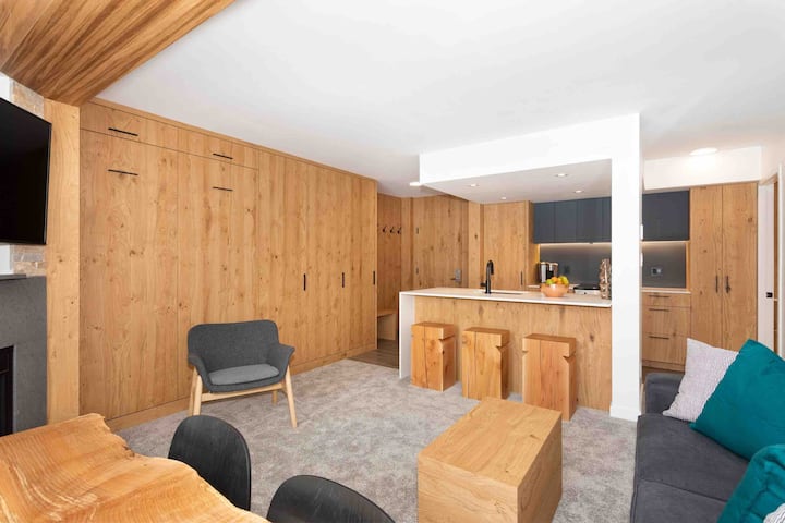 Modern, Luxurious Ski-in/ski-out Experience! - Whistler