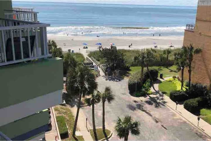 Oceanview & Steps To Beach. Sleeps 2 Maybe 3 - Myrtle Beach, SC