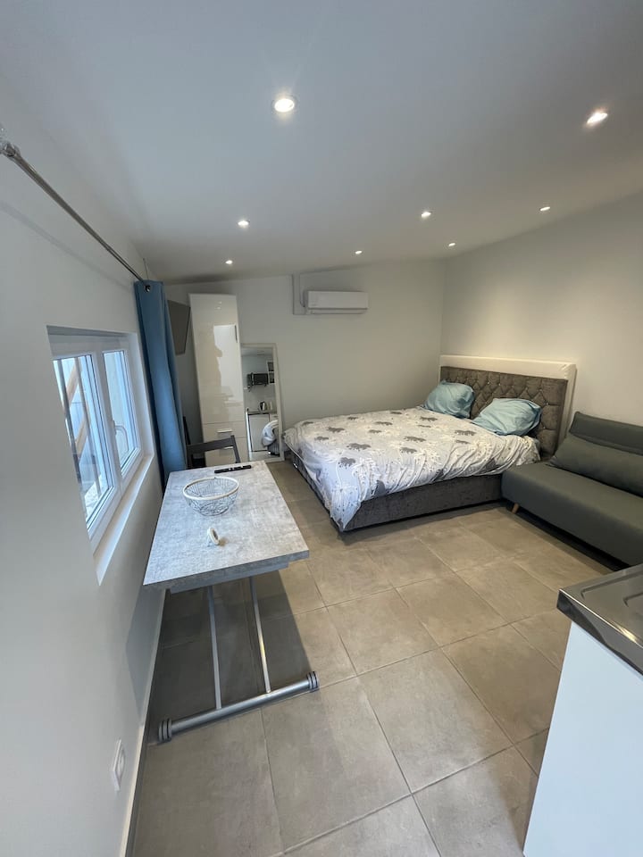 Adorable Petite Dépendance Avec Jardin - Épinay-sur-Seine