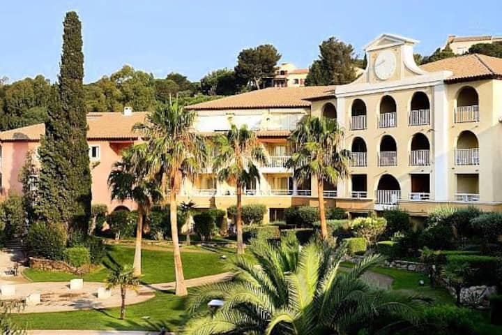2 Bedroom Beachfront - Nice Sea View - Les Issambres