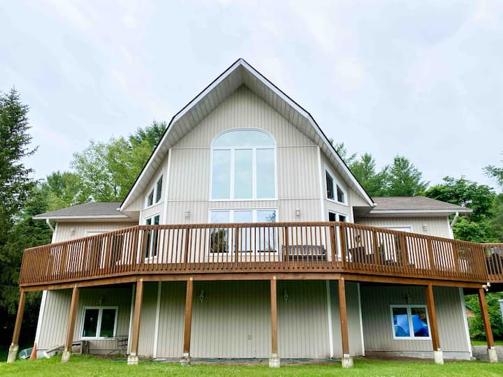Cozy Waterfront Morrison Lake Cottage - Gravenhurst