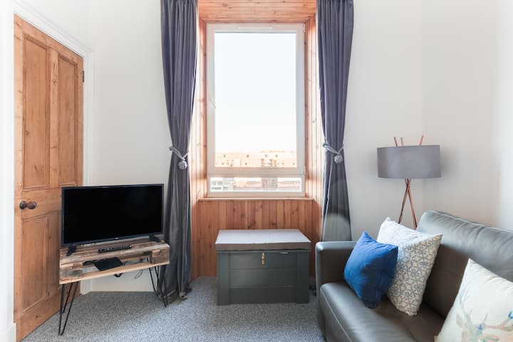 Walk To Holyrood Palace From A Stunning Apartment - Édimbourg
