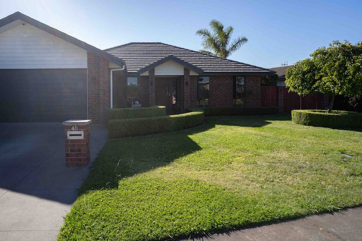 Executive Family House-outdoor Entertaining & Pool - Hastings