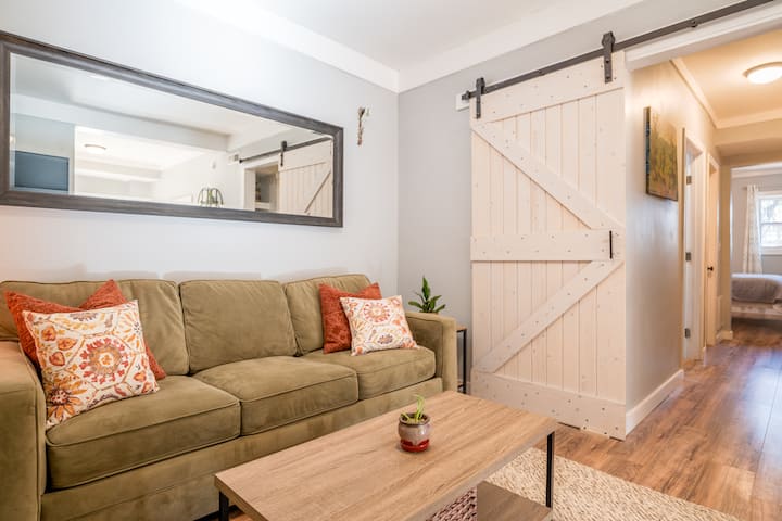 Sunflower Suite, 10 Minutes To Downtown - Asheville, NC