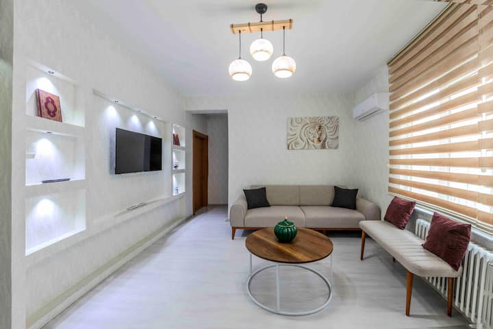 ŞIşli Merkezde Asansörlü, Geniş, ŞıK 2+1 Daire - Şişli