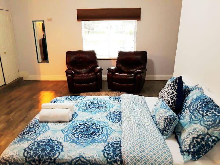 Private Entry Garage Studio Across From Ut Dallas - Dallas, TX