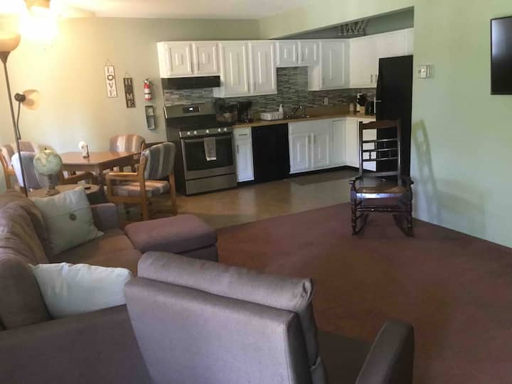 The Charming Mountain Retreat - Condominium 2 - Conway, NH