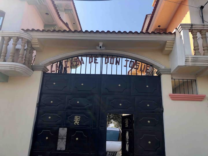 Peaceful 5 Bedroom House - Zaragoza