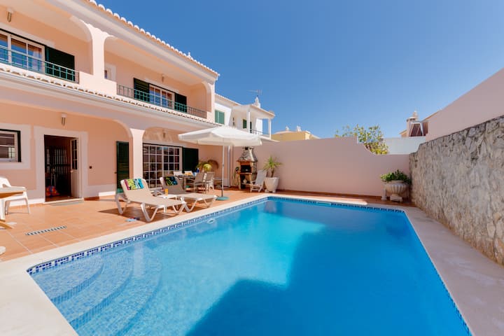 A Great Villa In A Great Location - Lagos