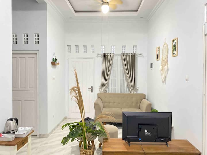 Omah Teduh 2 Bedrooms & 1 Bathroom Entire House - Yogyakarta