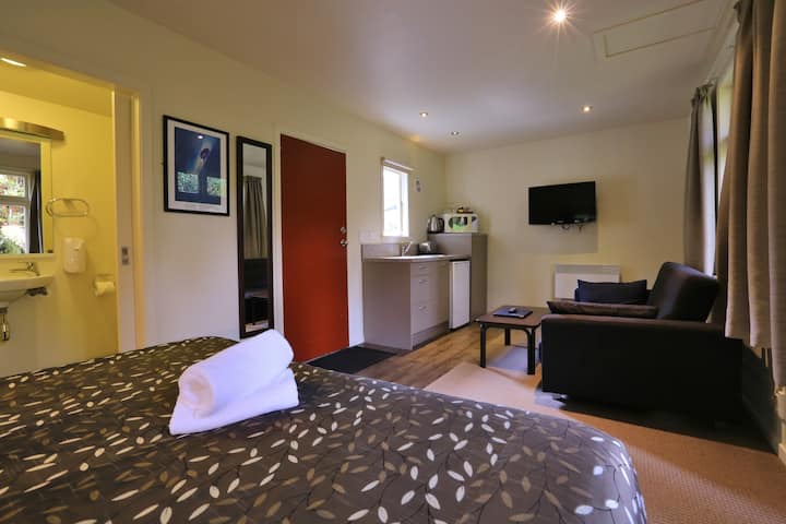 Gecko Cottage W/ Spa Access - Franz Josef / Waiau