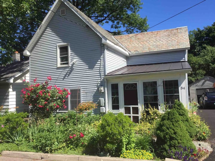 Cozy, Quiet, Private Home. - Burlington, VT