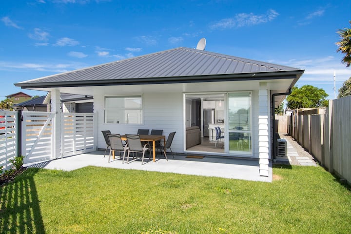 Modern Home Moments From Beach - Mount Maunganui