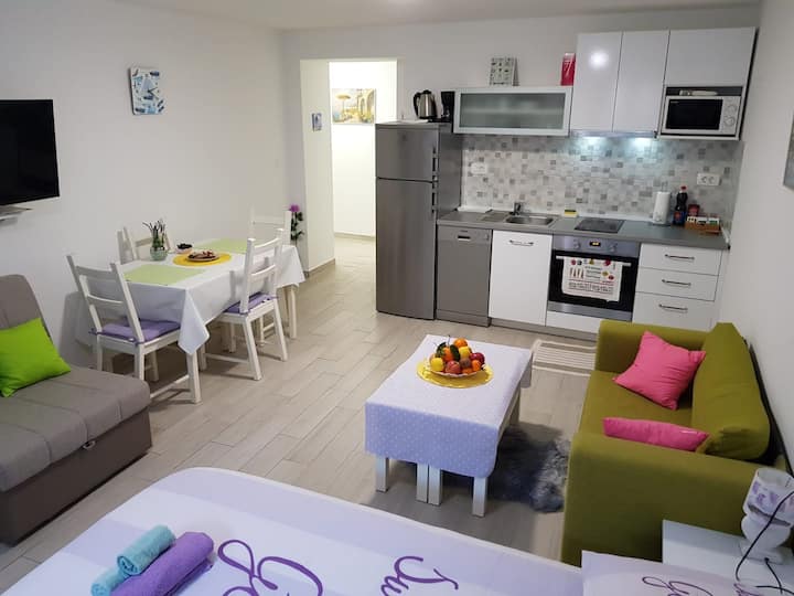Studio Apartment Pema Split Centre(parking) - Split