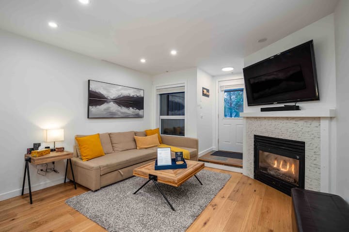 Entire Townhouse 2br/2ba With Private Hot Tub - Whistler