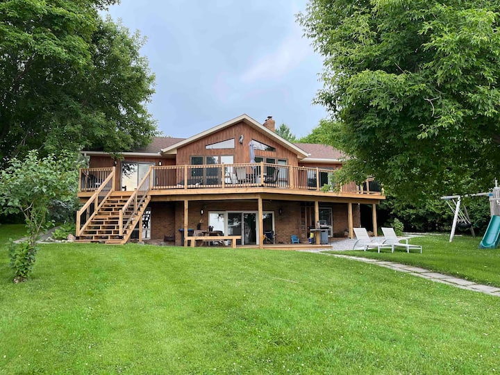 Magnificent Waterfront Family Escape - Kawartha Lakes