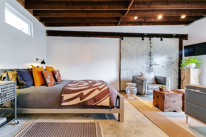 Cozy, Rustic Loft With Mid-century Modern Vibe - Los Angeles, CA