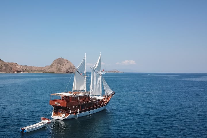 Phinisi Hena Komodo Journey 4 Personer - Labuan Bajo