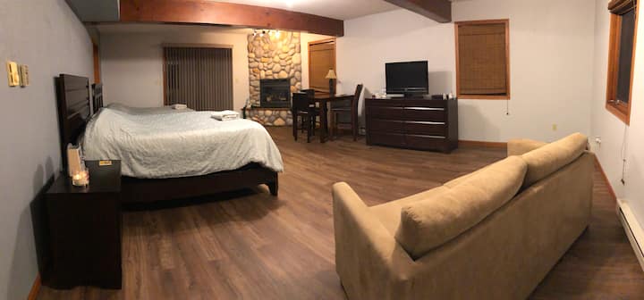 20x25 Ft Private Room/bath - Duluth, MN