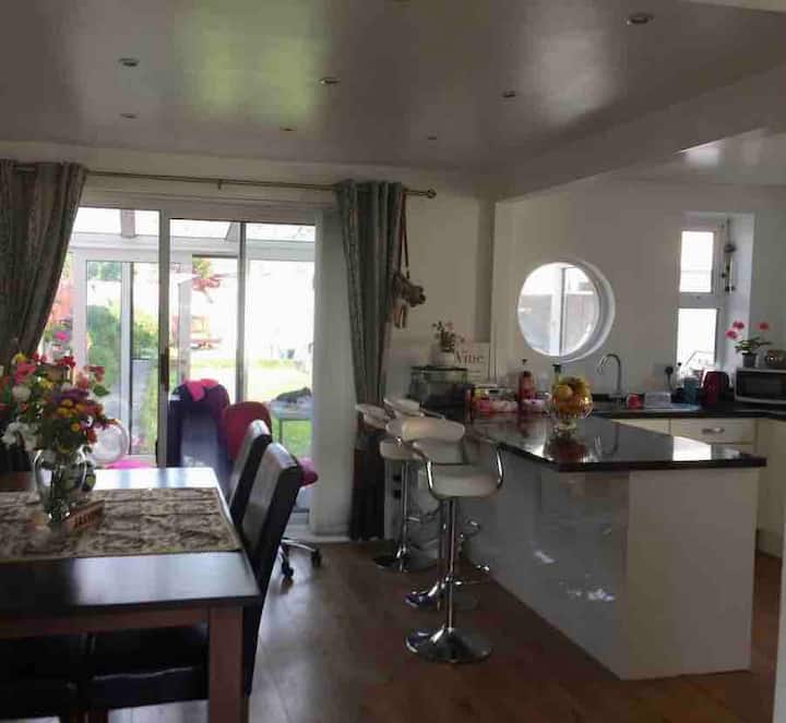 Bright, Spacious Double Room - Plymouth