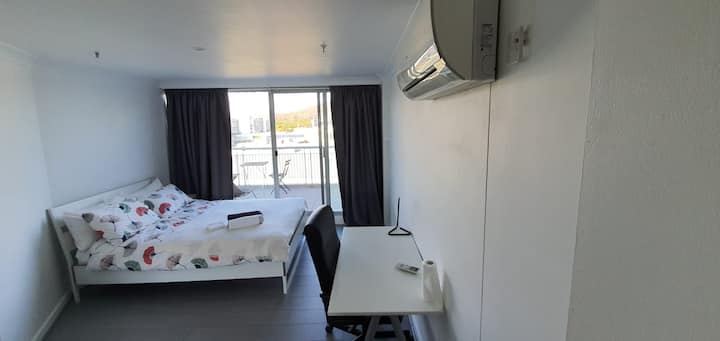Dana: Cozy Private Room In Shared Central Apt-rm 2 - Canberra