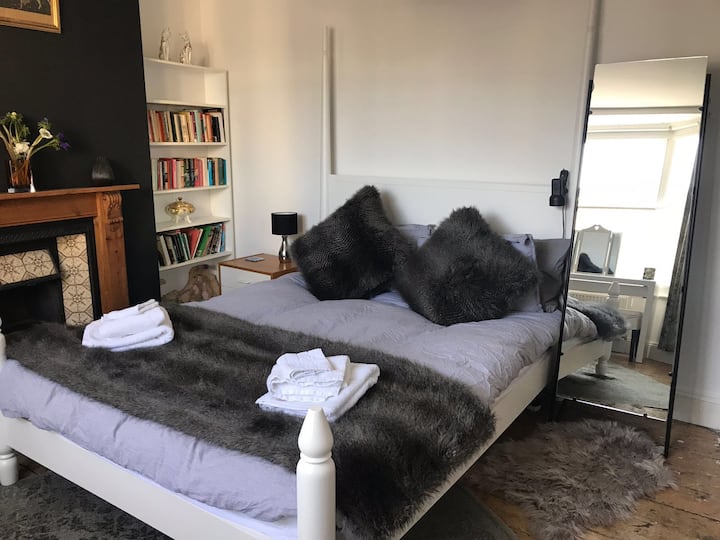 Central Brighton Snugglyspace King Bed!keys! Lock! - Brighton