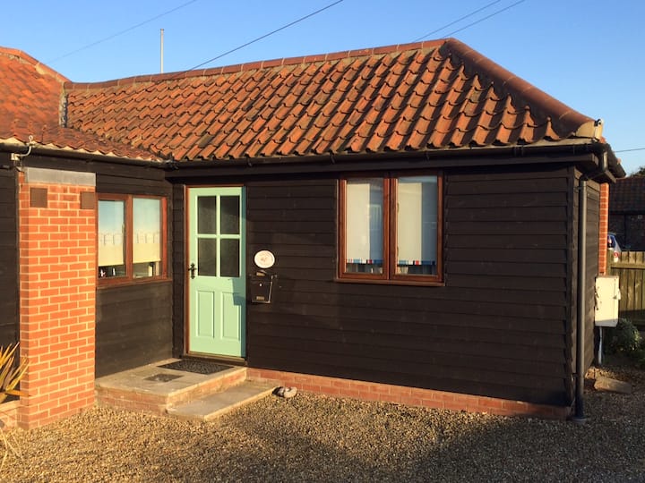 Rowena Cottage, Bacton, Norfolk - Mundesley