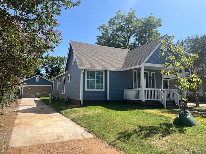 Cozy Woodlawn Lake Home, Minutes From Downtown - Five Points - San Antonio