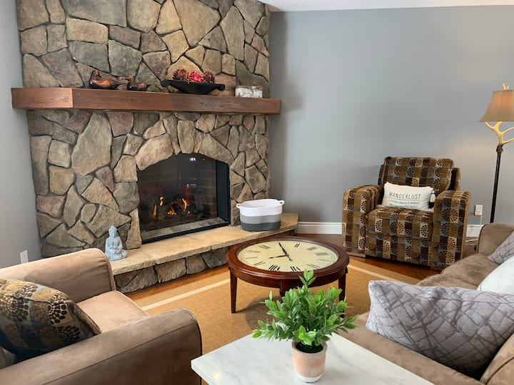 Casa Muskoka 4 Bdrm Escape Great Location - Huntsville