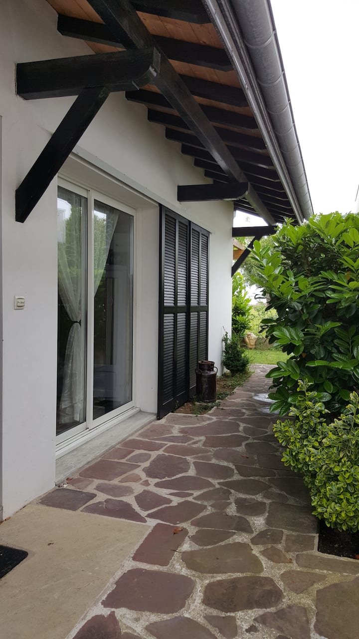 Maison Mitoyenne Avec Jardin. - Bidart